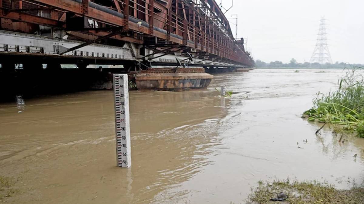 Yamuna Floods: Rising Water Leaves Delhi’s Yamuna Bank Metro Station Road Inaccessible, DMRC ...