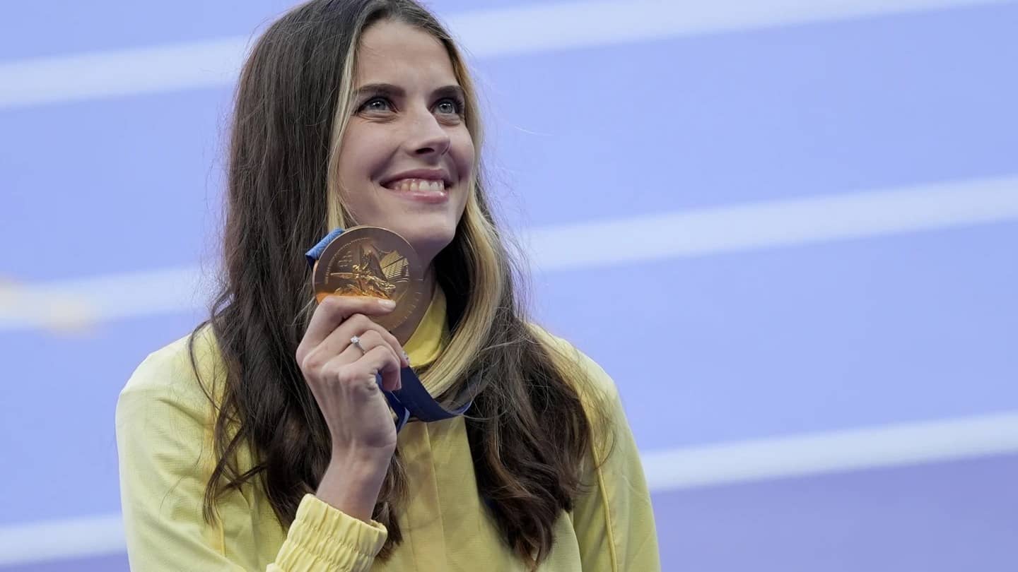 High jumper Yaroslava Mahuchikh and other medal-winning Ukrainians put ...