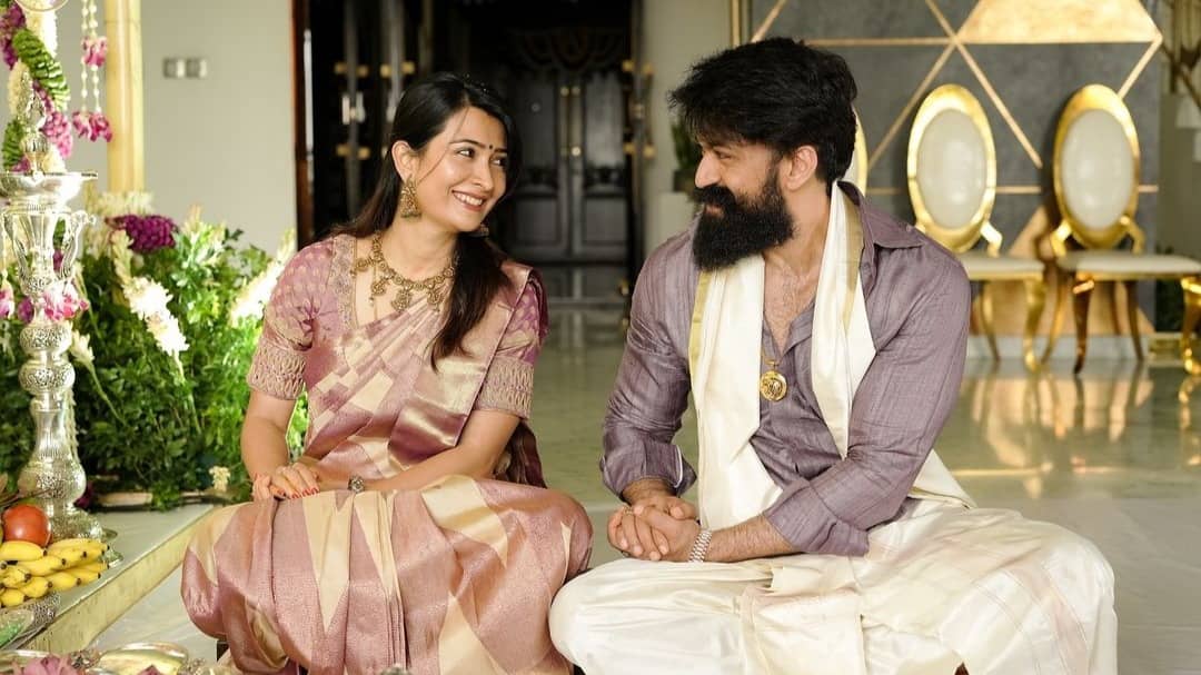 Inside Yash And Radhika Pandit's Varmahalakshmi Puja With Family ...
