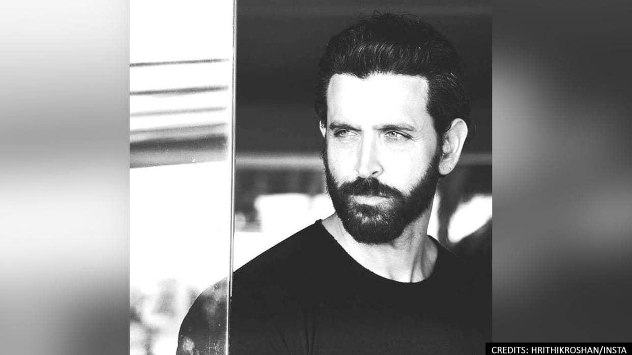 Hrithik Roshan नए लुक में आए नजर, फैंस ने जमकर की तारीफ, देखें तस्वीरें ...