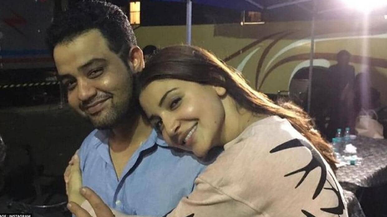 Anushka Sharma के भाई का इस एक्ट्रेस संग हुआ ब्रेकअप? कुछ समय पहले Viral हुई थी रोमांटिक फोटो ...