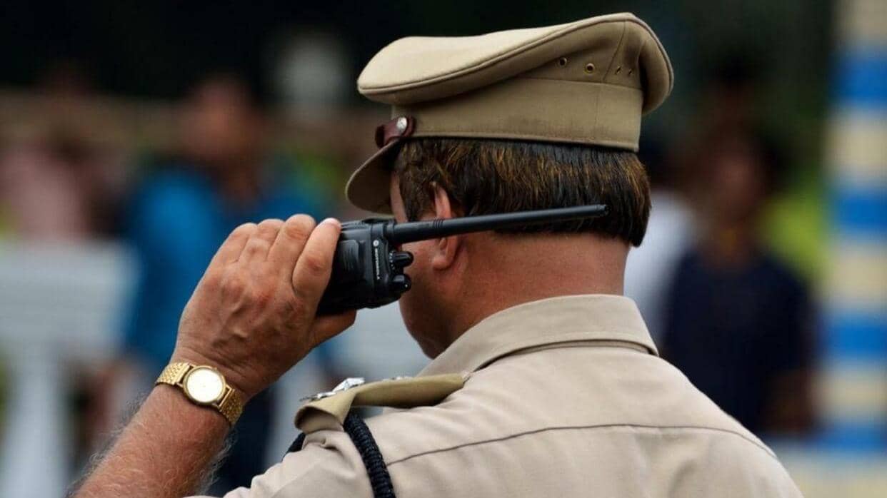 Noida News: वर्दी में संगीत वीडियो फिल्माने के आरोप में थाना प्रभारी पद ...