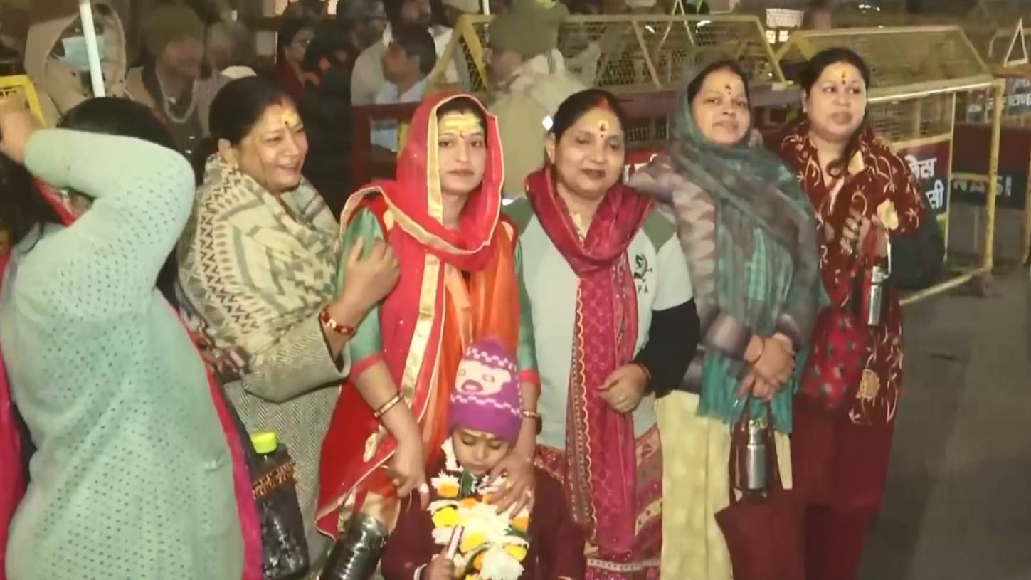 Hindu devotees throng Gyanvapi complex for early morning prayers ...