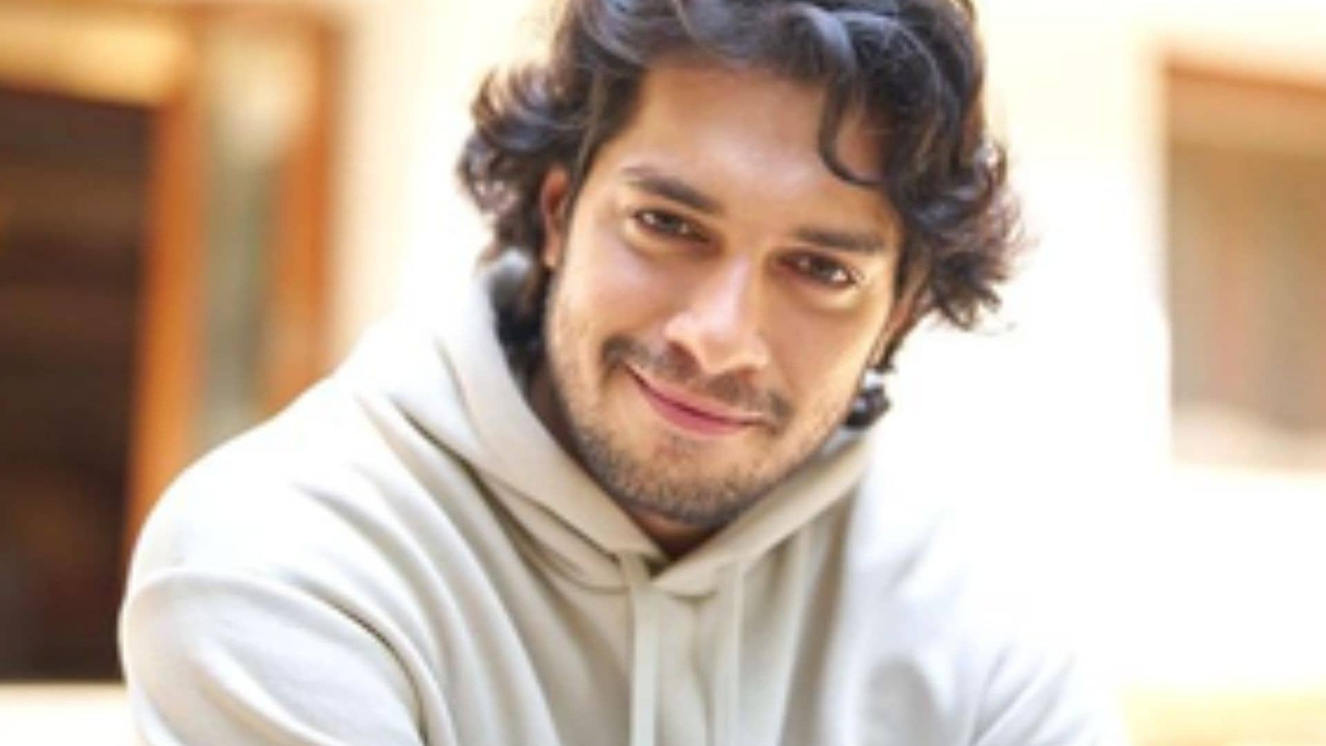 जुनैद खान ने खराब मौसम के बीच की 'लवयापा' और 'महाराज' की शूटिंग | Republic Bharat