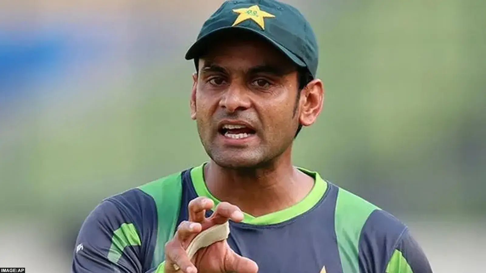 गजब बेइज्जती है! ऑस्ट्रेलिया में पाकिस्तान टीम के कोच को फ्लाइट में चढ़ने से रोका, वजह जानते हैं ...