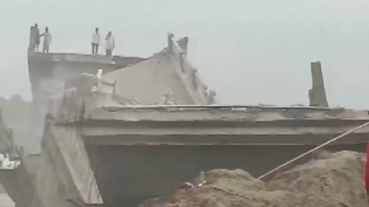 Newly-Built Bridge in Bihar's Araria Washed Away in River Days Before Inauguration | Video ...