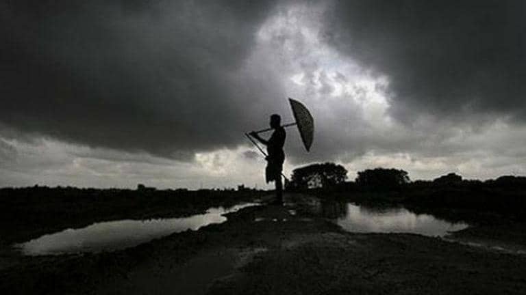 IMD issues very heavy rain fall red alert for two south states for 7th ...