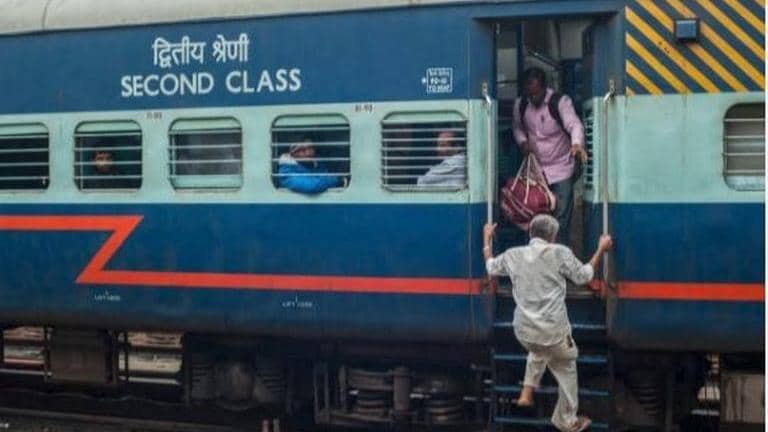BEWARE PASSENGERS: 1.71 lakh theft cases reported by railway in last 10 ...