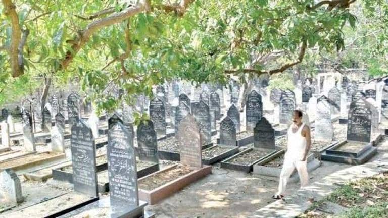 BJP MLA in Ayodhya initiates gesture of amity, leads Hindus to gift ...