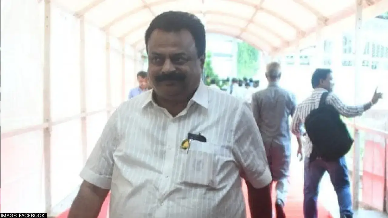 Disqualification pleas: Shiv Sena (UBT) leader Sunil Prabhu cross ...