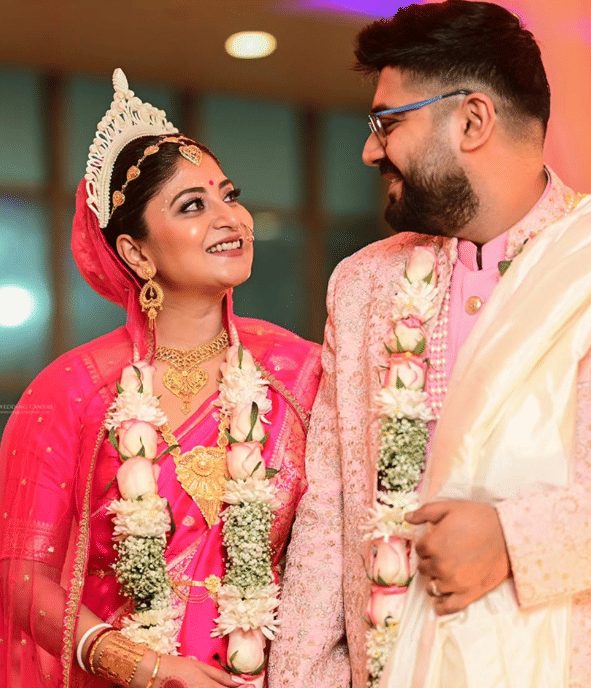 Durga actress Sandipta Sen ties the knot with Hoichoi CEO Soumya ...