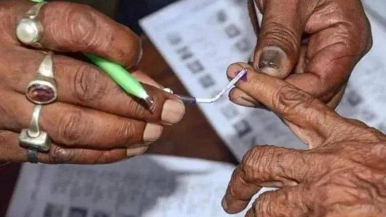 MCD elections: AAP, BJP trade charges of violation of model code on ...