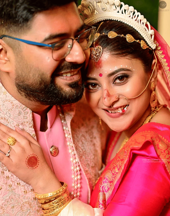 Durga actress Sandipta Sen ties the knot with Hoichoi CEO Soumya Mukherjee, first photos out ...