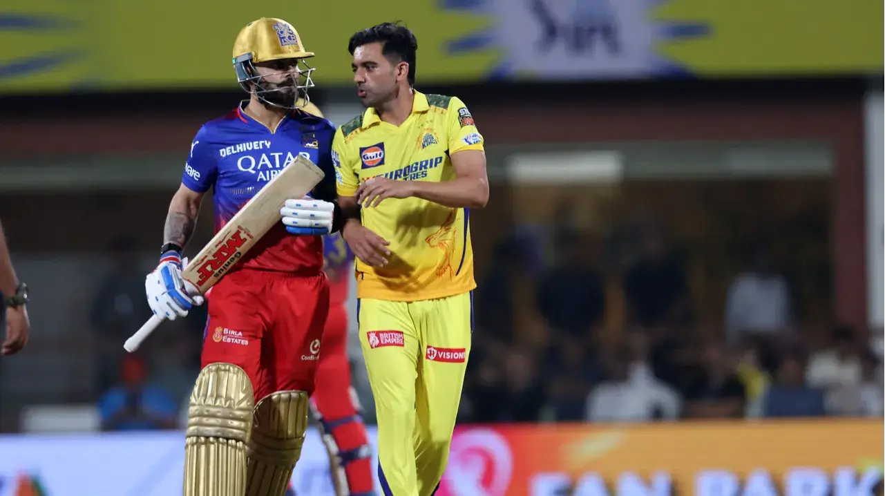CSK vs RCB: Deepak Chahar intentionally pushes Virat Kohli on pitch ...