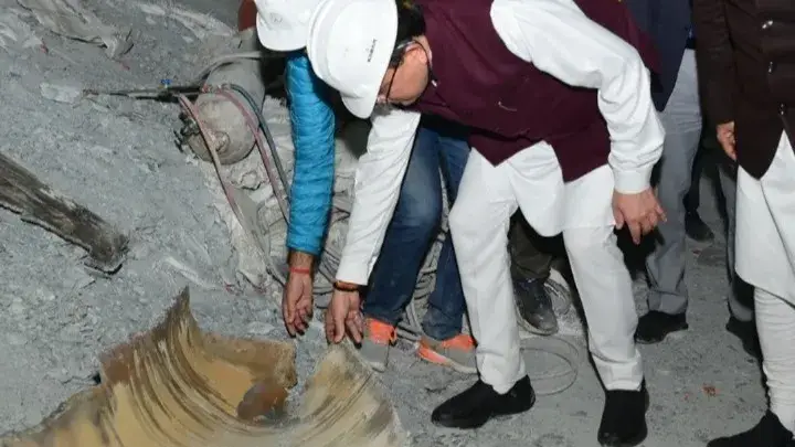Rescue Auger drill stuck in rubble, Silkyara tunnel rescue may take ...