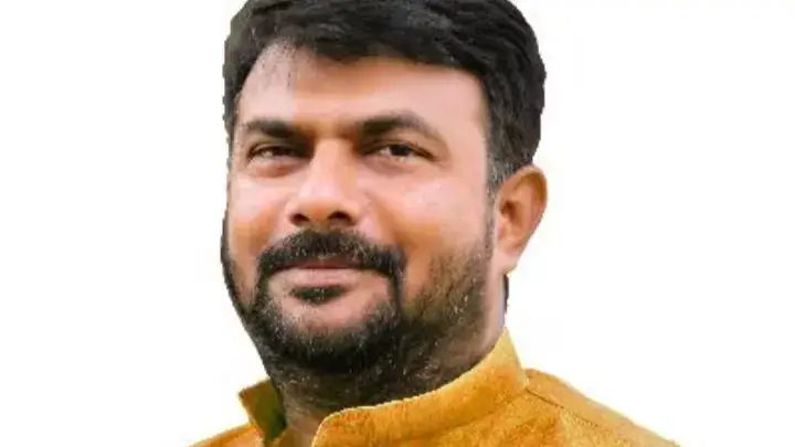 Shiv Sena leader Hemant Patil resigns as MP in support of Maratha ...