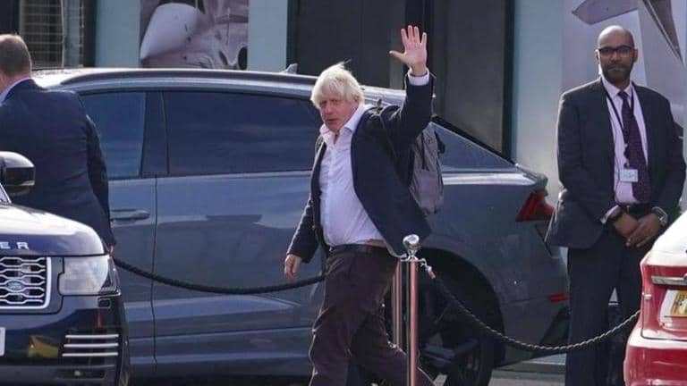 Boris Johnson returns to UK, seen at airport waving amid rumours he ...