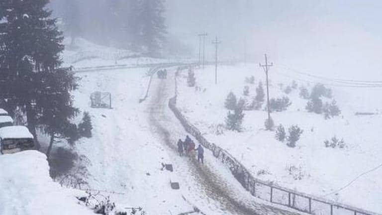 White meadows calling: Tourists make beeline for snow-capped Gulmarg ...