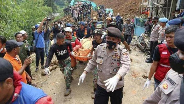 Indonesia earthquake toll reaches 310 as more bodies found | Republic World Indonesia earthquake toll reaches 310 as more bodies found | Republic World