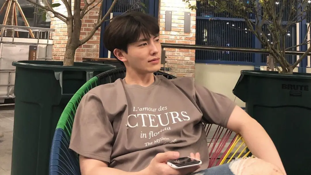 Why Her Star Park Shin Woo Announces Marriage With Non-celebrity ...