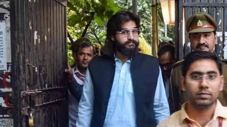 Unlawful meeting case: SC grants bail to Abbas Ansari's wife Nikhat ...