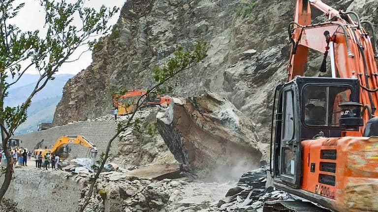 Landslides lead to closure of J-K highway, 1000 vehicles stranded ...