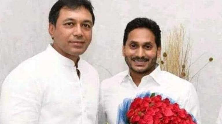 YSRCP's Vikram Reddy refutes rumours of leaving party | Republic World