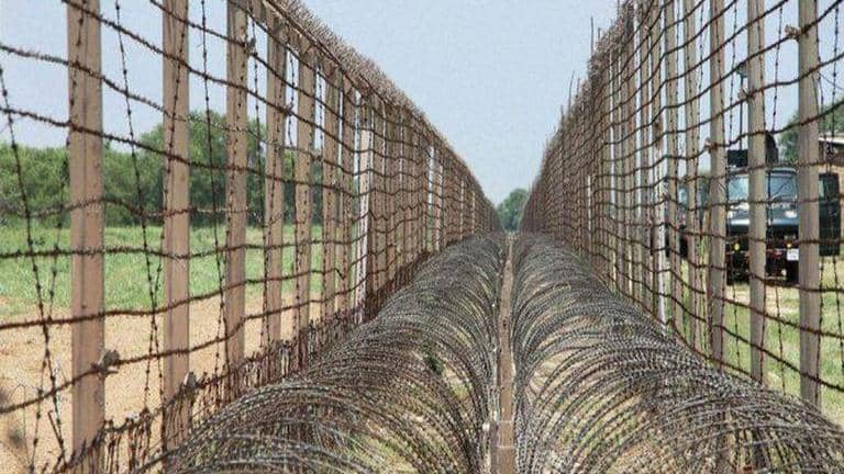 Govt speeds up fencing along India-Myanmar border | Republic World