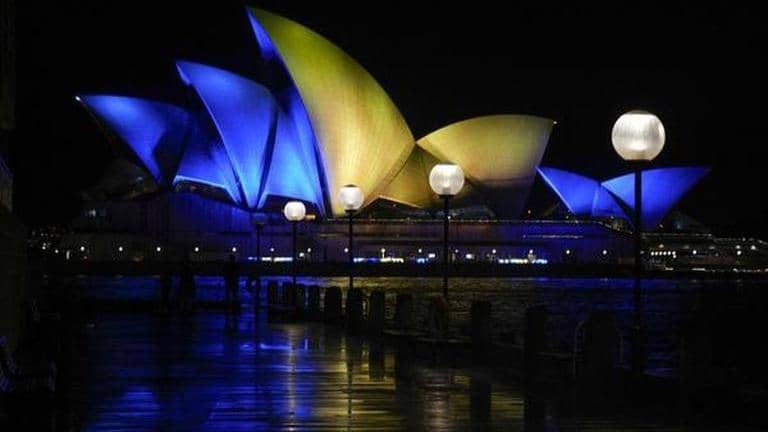 Australia: Sydney Opera House lit up in Ukraine flag colours | Republic ...
