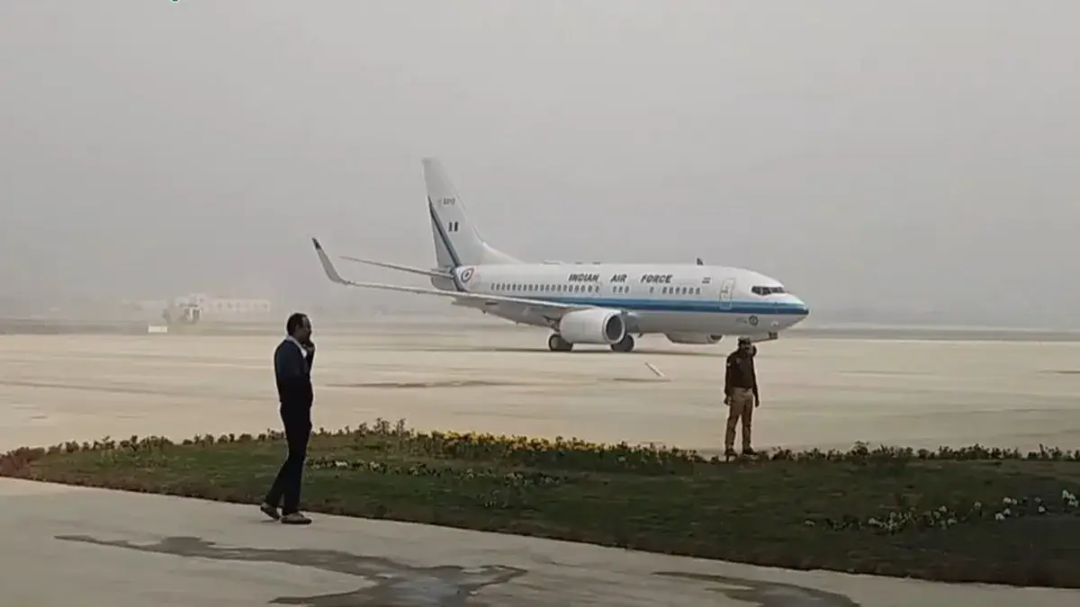 Landmark Touchdown: Trial flight lands at Ayodhya airport | FIRST ...