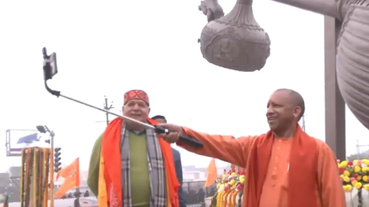 Video of UP CM Yogi Adityanath taking selfie in Ayodhya goes viral ...