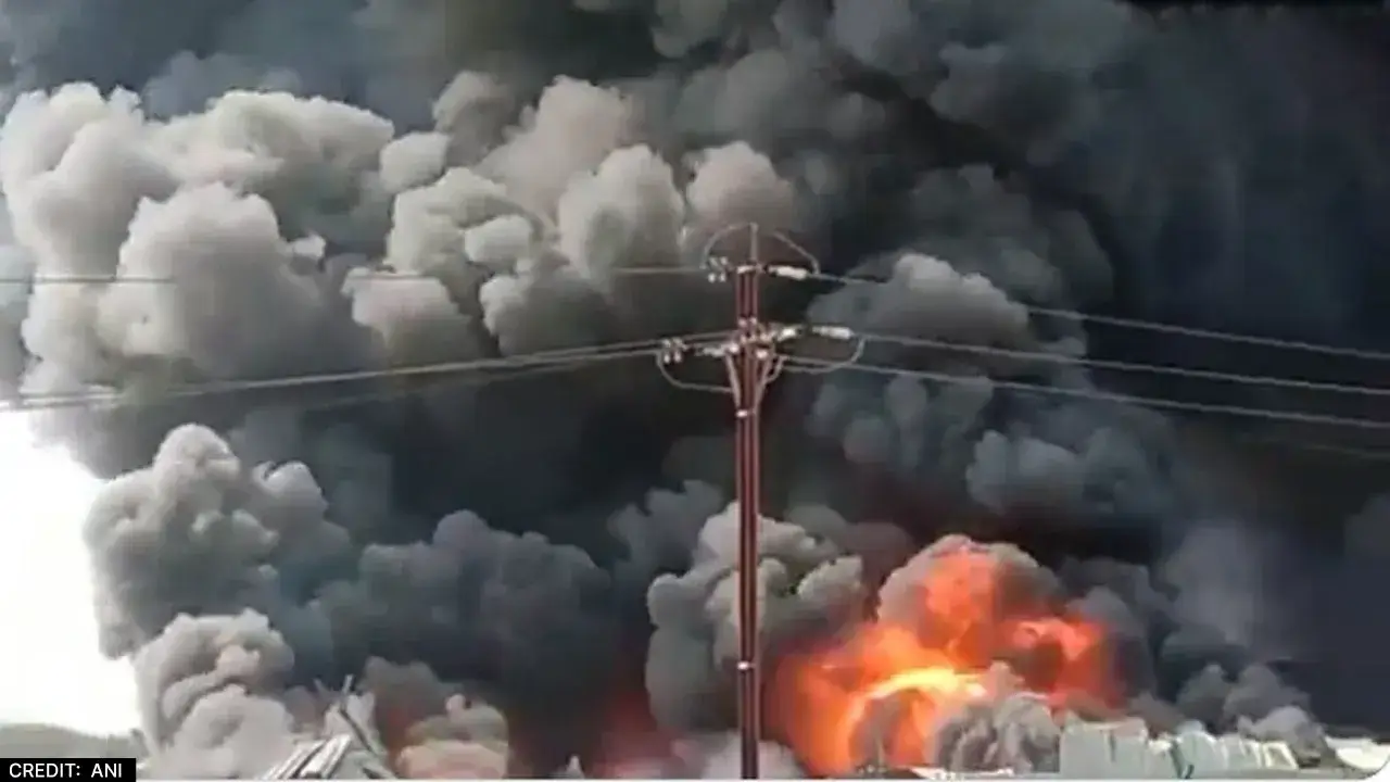 BREAKING: Massive Fire Breaks out in Maharashtra's Uran, Fire Tenders ...