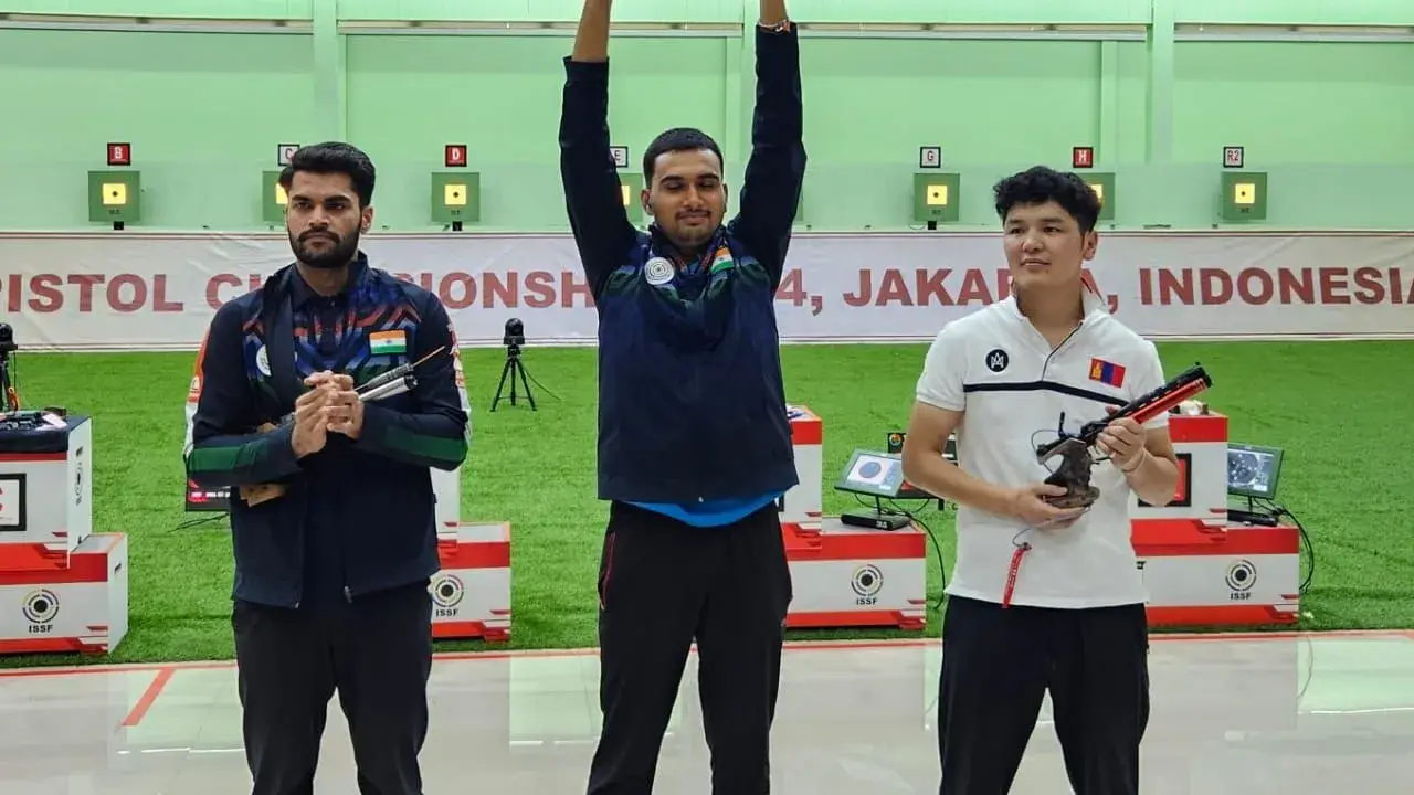 Varun Tomar seals India's 14th Olympic quota place with 10m air pistol ...
