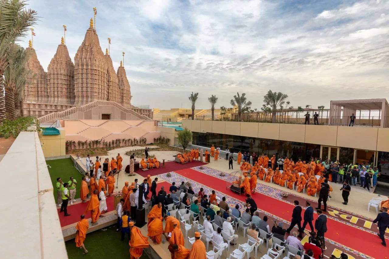 Watch: Mahant Swami Maharaj Arrives in Abu Dhabi For BAPS Hindu Mandir ...