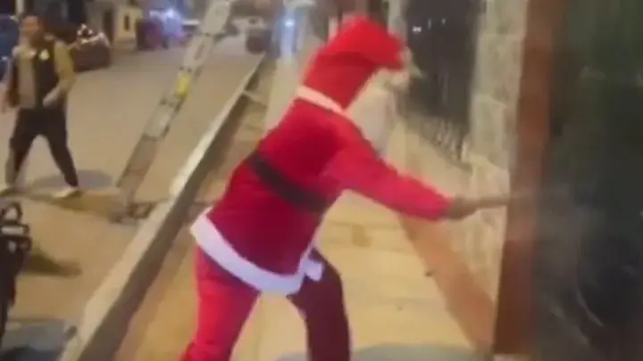 Peru: Undercover 'Santa Claus' filmed while catching drug traffickers ...