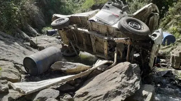 Himachal: Overloaded Jeep Falls in Deep Gorge, 2 Dead, 17 Injured ...
