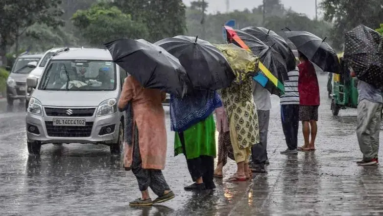 Pune to witness heavy rain in next 48 hours, IMD issues ALERT for these ...