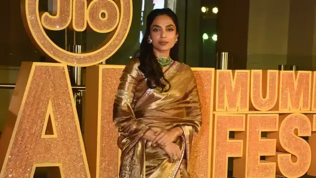 Sobhita Dhulipala opts for a golden tissue saree at Jio MAMI | Republic ...
