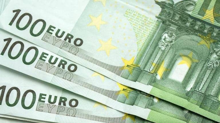 Euro drops on Monday, investors expect rate hike from ECB, Fed ...