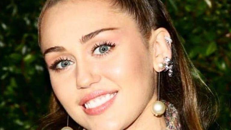 Miley Cyrus-inspired outdoor looks to make a fashion statement; see ...