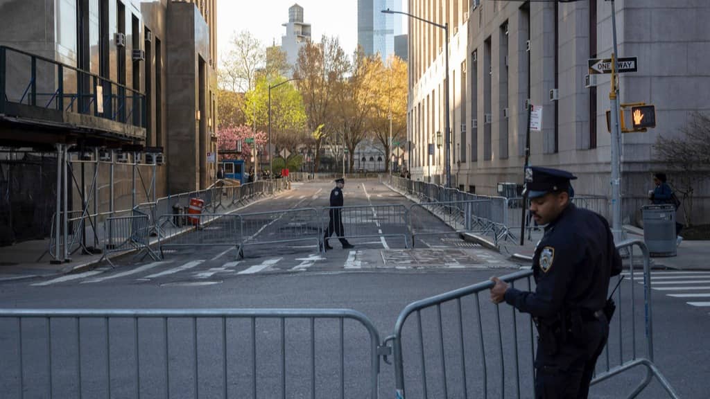Man Sets Self on Fire Outside Manhattan Court Hearing Trump Hush Money ...