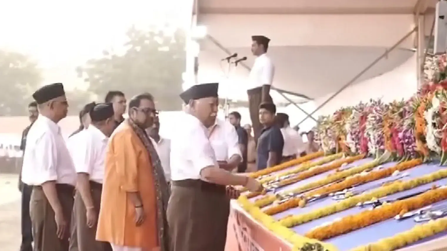 RSS Chief Performs Shastra Pooja On Dussehra | Republic World