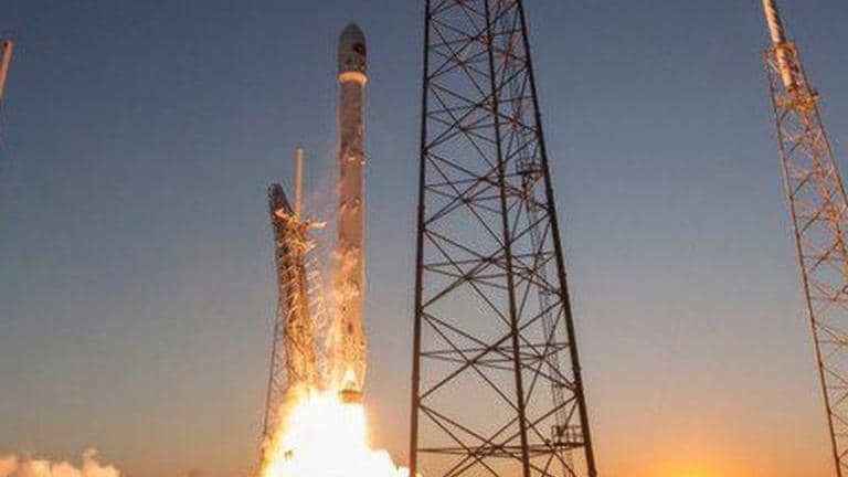Falcon 9 booster heading towards Moon captured in new image by ...