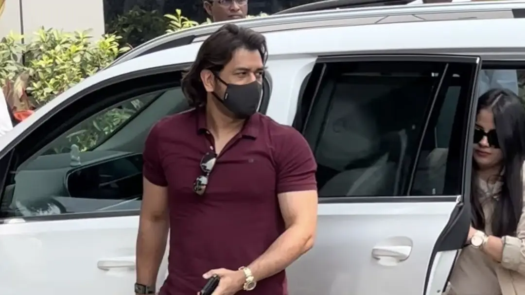 MS Dhoni jets off to Jamnagar with wife for Ambani's pre-wedding ...