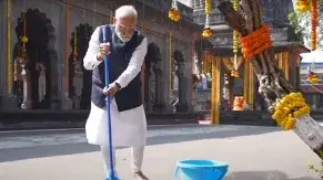 Divine Blessings: PM Modi Cleans Premises of Shree Ram Kala Mandir in ...