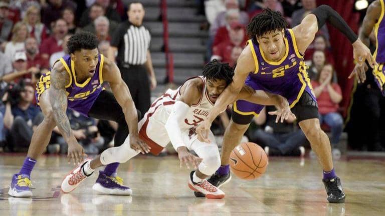 Arkansas beats LSU to keep NCAA Tournament hopes alive | Republic World