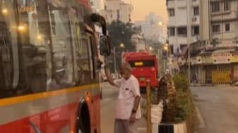 Kindness Alert: Touching Video Shows An Elderly Man Distributing ...