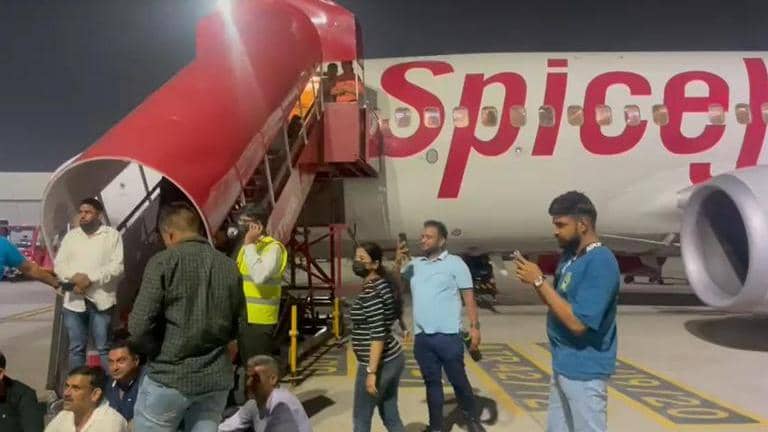 SpiceJet's Delhi-Leh flight returns midway due to bad weather ...