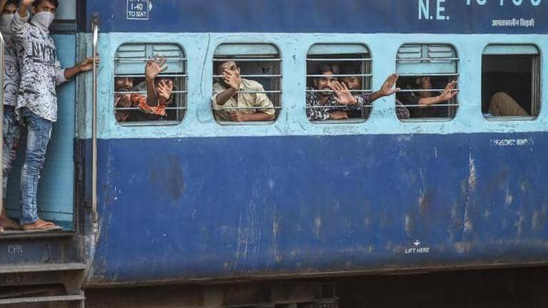 100th Shramik special train leaves Pune carrying 682 migrants- Republic ...