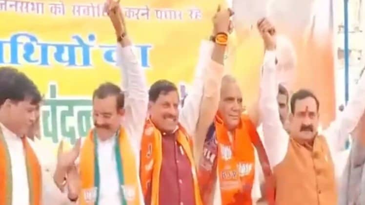 6-Time MLA Ramniwas Rawat Quits Congress, Joins BJP In Madhya Pradesh | Republic World